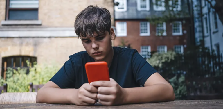 Prohibición de redes sociales para menores de 16 años en el Reino Unido ...